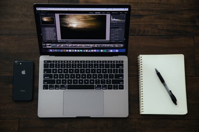 How to attach a photo to an email: Your guide for any device | Fyxer
